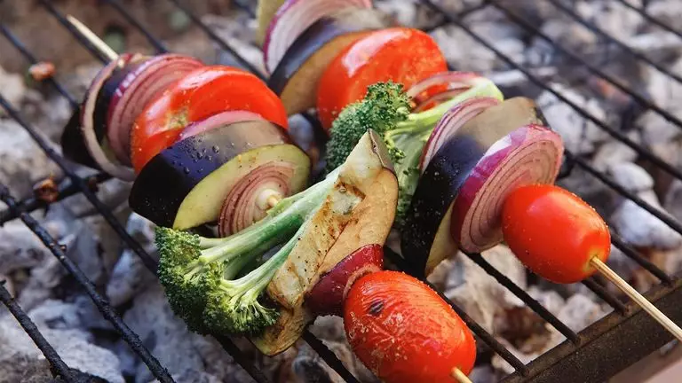 Rheumatoid-Arthritis-Friendly-Cookout-Foods-03-veggie-kabobs-1440x810