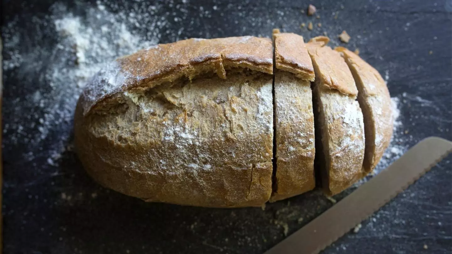 nanê perçekirî, ku tê de gluten heye ku dikare ji bo kesên bi RA re xirab be