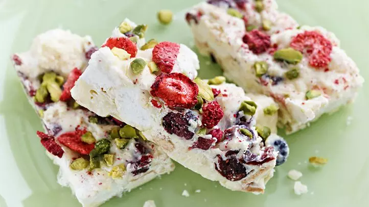 yoghurtbark frystorkade jordgubbar