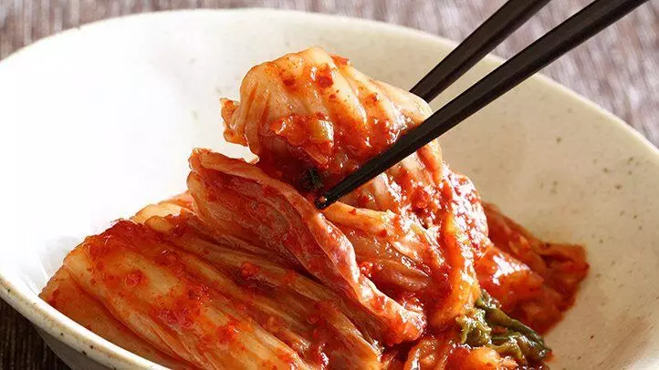 kimchi, e fermentéierte Liewensmëttel, dat gutt ass fir Leit mat Depressioun