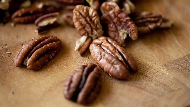 i-pecans, i-snack efanelekileyo yokutya kwe-ketogenic