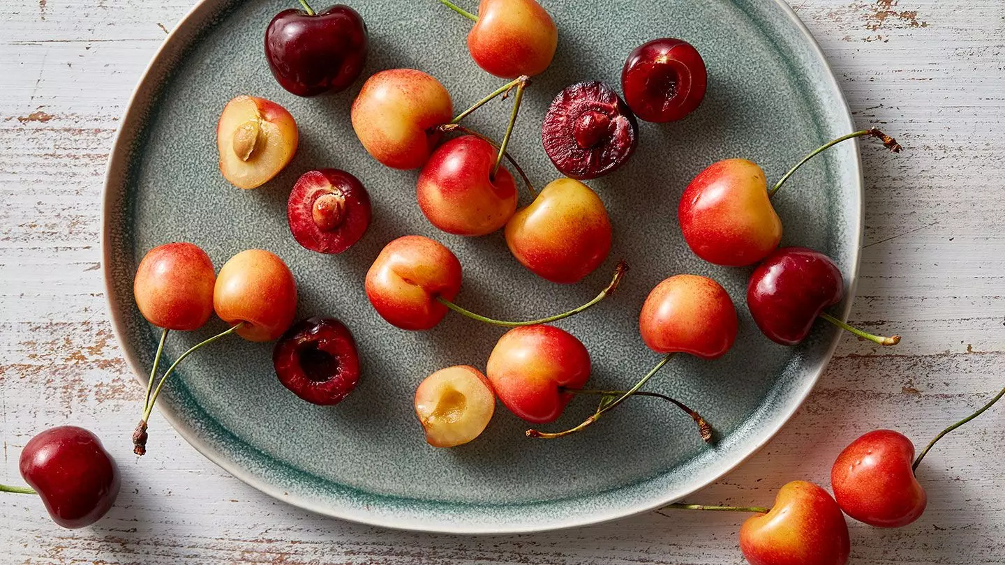 Cherries 101: Хоол тэжээл, ашиг тус, төрөл ба бусад