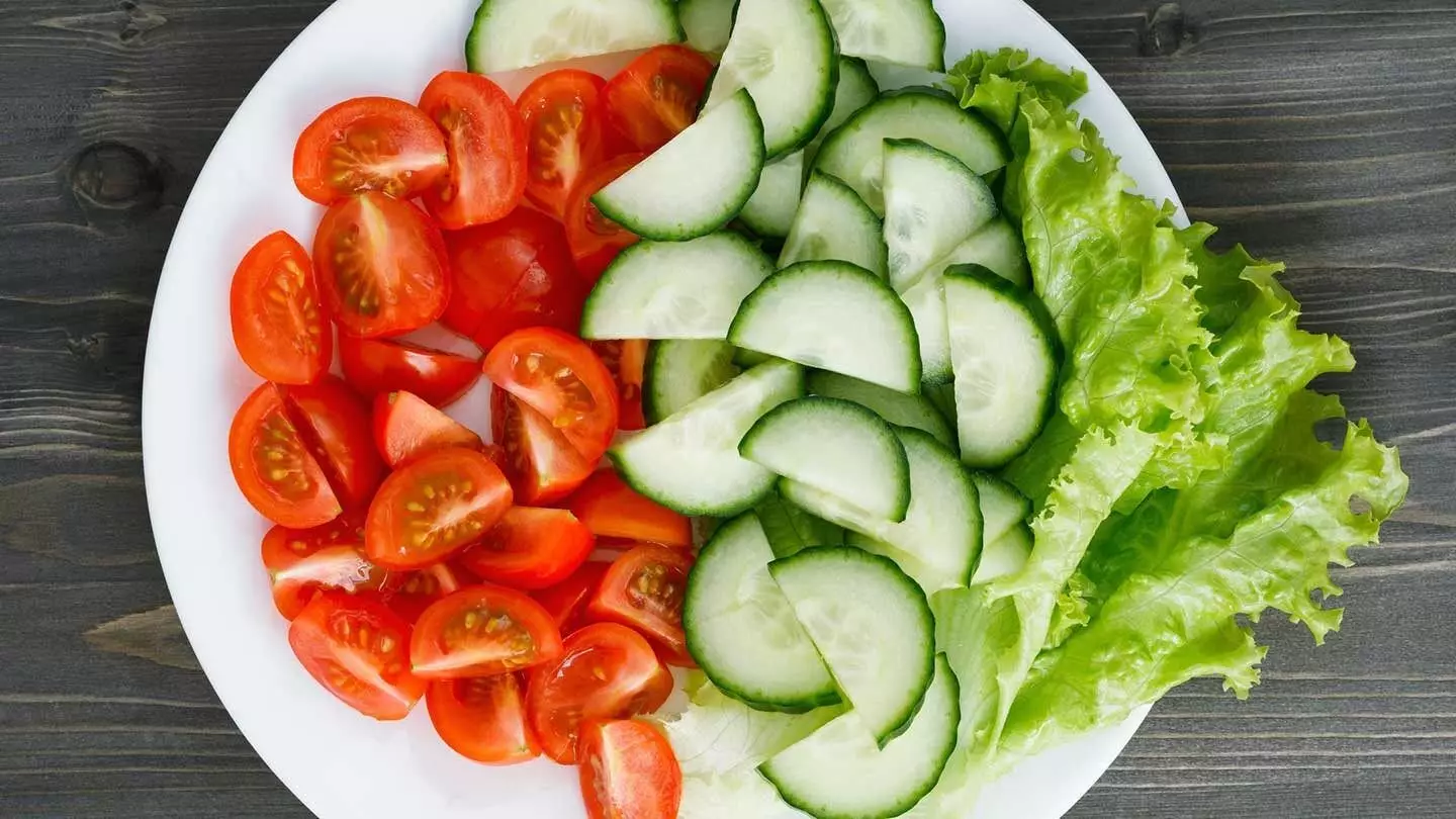 een salade die het volumetrische dieet volgt