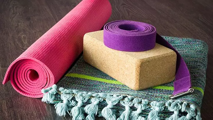 Guide-to-Yoga-Props-00-722x406