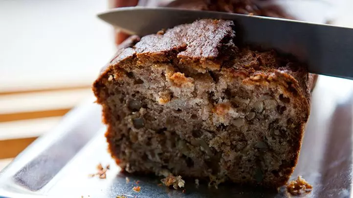 12 giros saludables en la receta clásica de pan de plátano