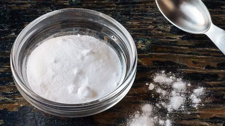 een bakje baking soda