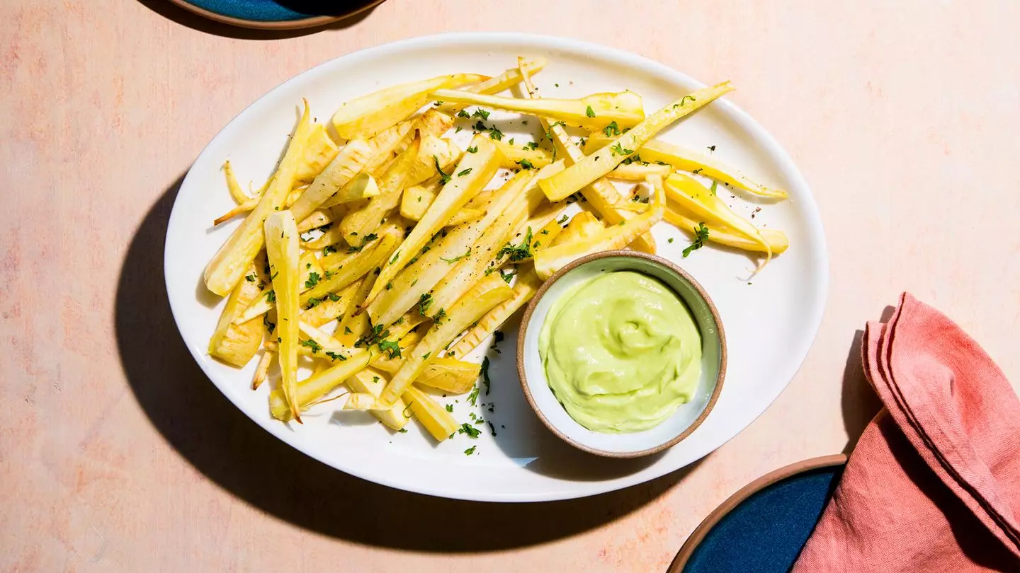 Inihurnong parsnip fries