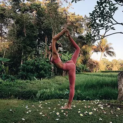 やる気を起こさせる-Yogis-to-Follow-on-Instagram-Sjanaelise-406x406