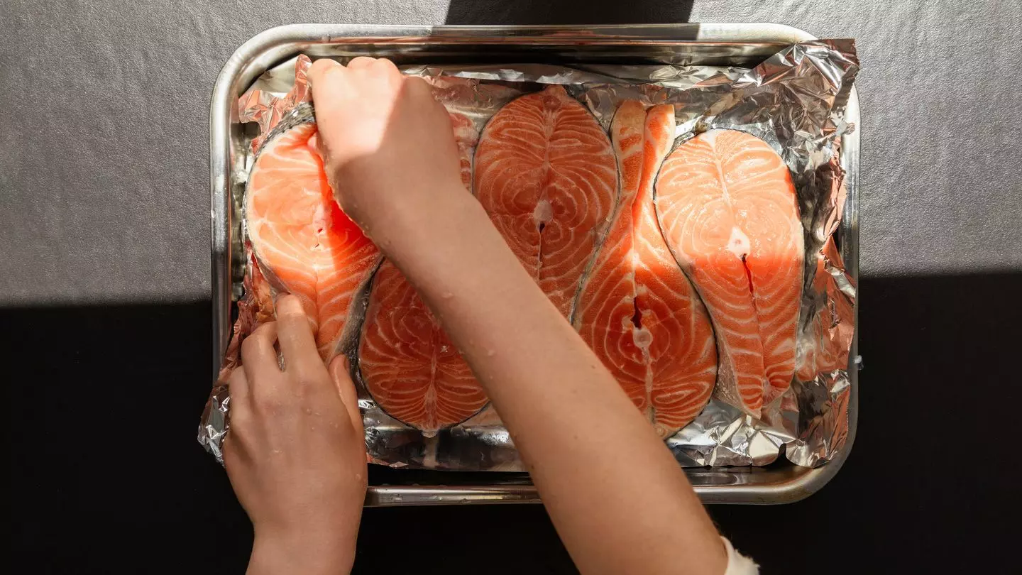 Foods-to-Eat-and-Avoid-for-Graves-Disease-04-Salmon-1440x810