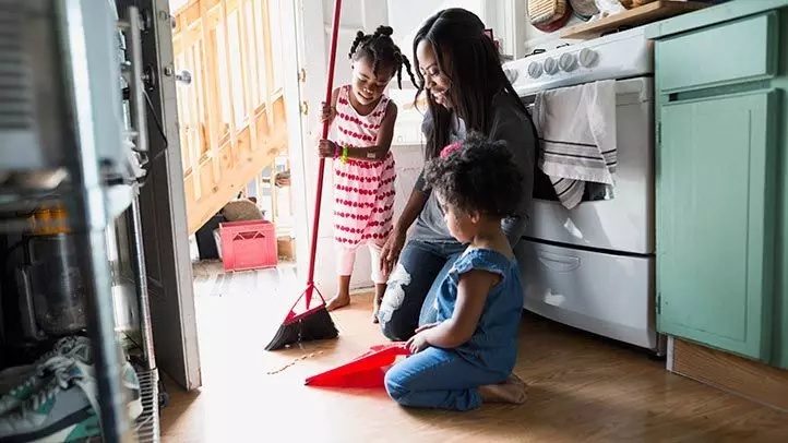 Come rendere le faccende domestiche più facili per le persone con artrite reumatoide