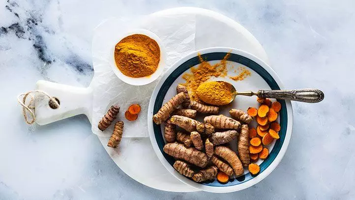 12 Fa'asaienisi Fa'amanuiaga Fa'alesoifua maloloina ole Turmeric ma Curcumin