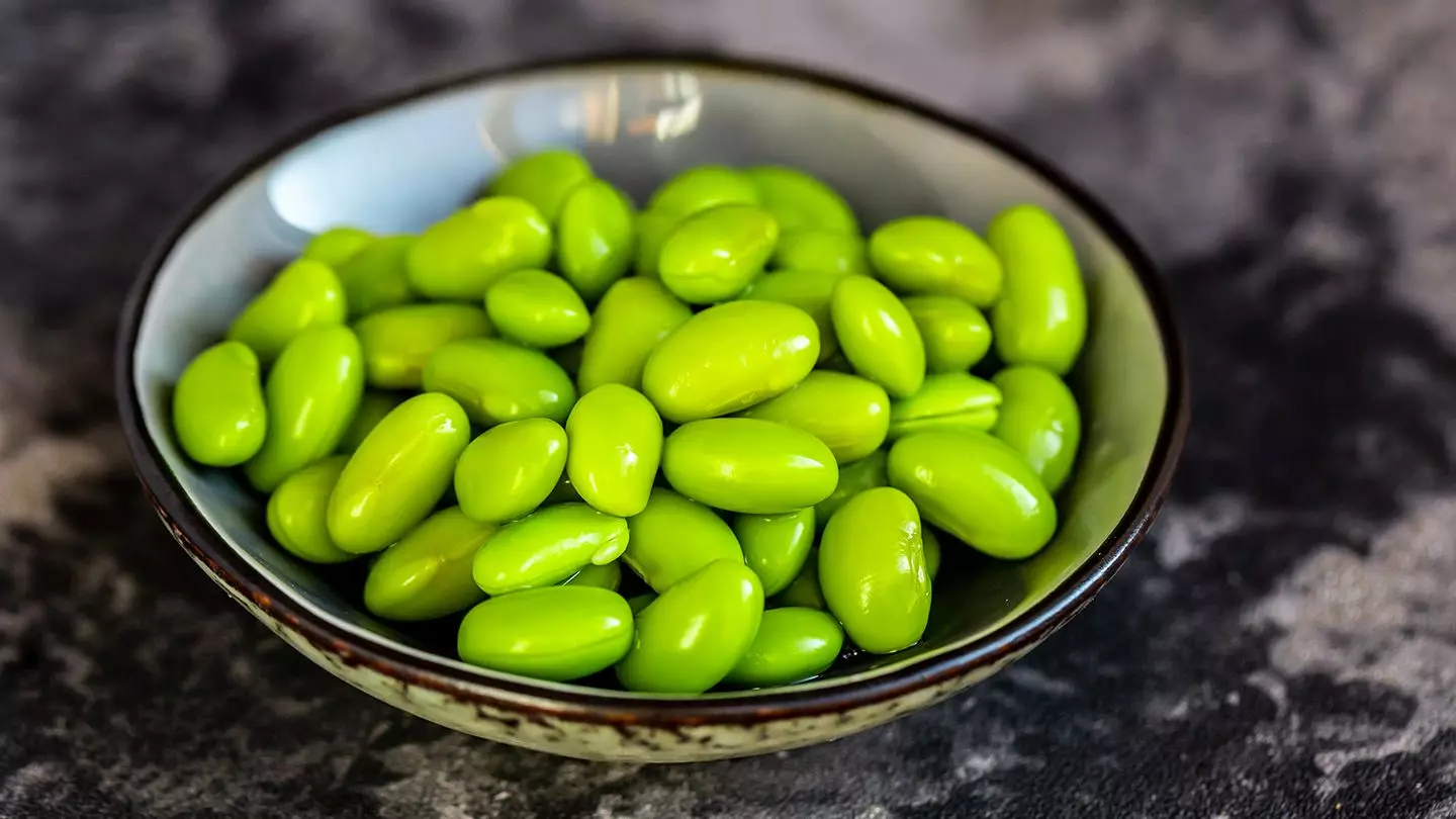 edamame në tas