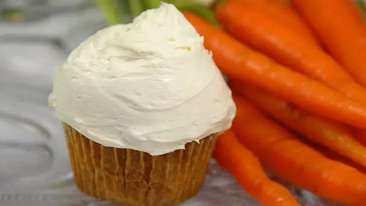 Carrot ncuav mog qab zib Cupcakes