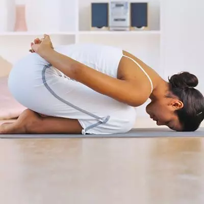 Balasana: posa del bambino