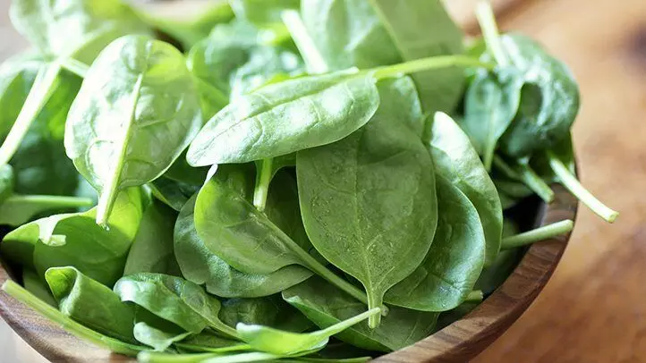 low-carb spinach rau ntshav qab zib noj zaub mov