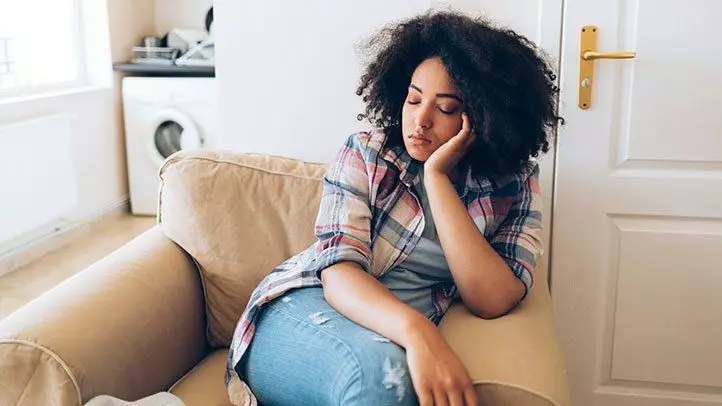 nwanyị na-enwe ike ọgwụgwụ metụtara endometriosis