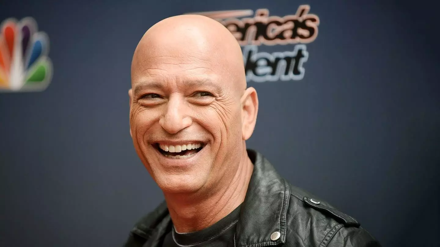 Howie Mandel na maua i le atrial fibrillation e ui na ia taʻua le vaivai ma le niniva i lona olaga pisi.