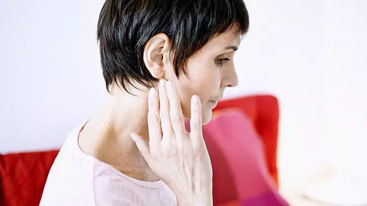 Tinnitus: Näme we onuň alamatlary