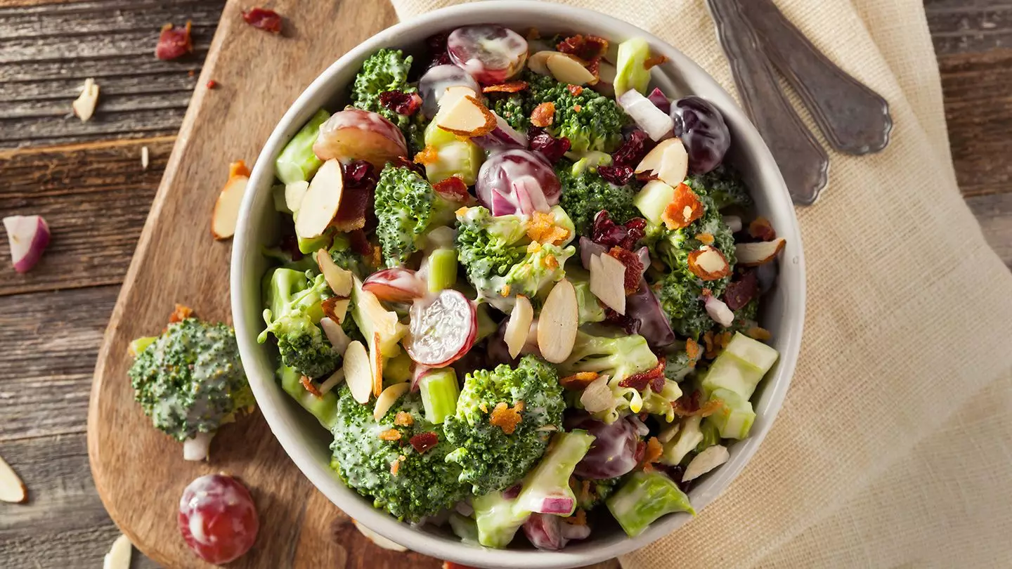 Salad-xagaaga-fudud-02-saalad-broccoli-caafimaad leh-1440x810